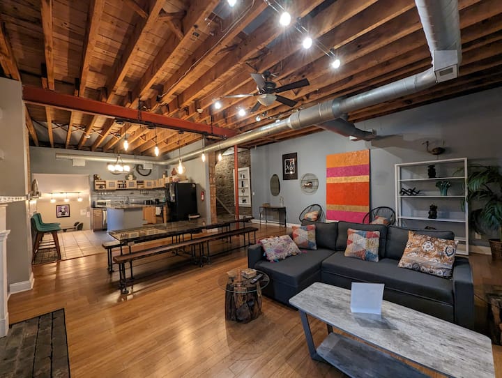 La Vieille Maison | Spacious French Downtown Home - St. Louis, MO