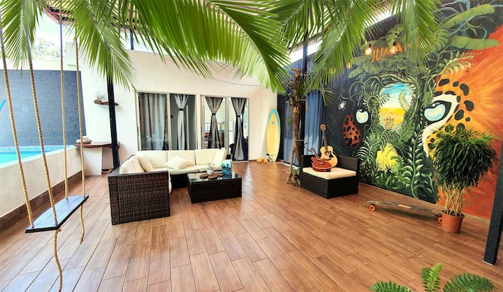 Handcrafted Jungle Retreat Near Beach - Costa Rica