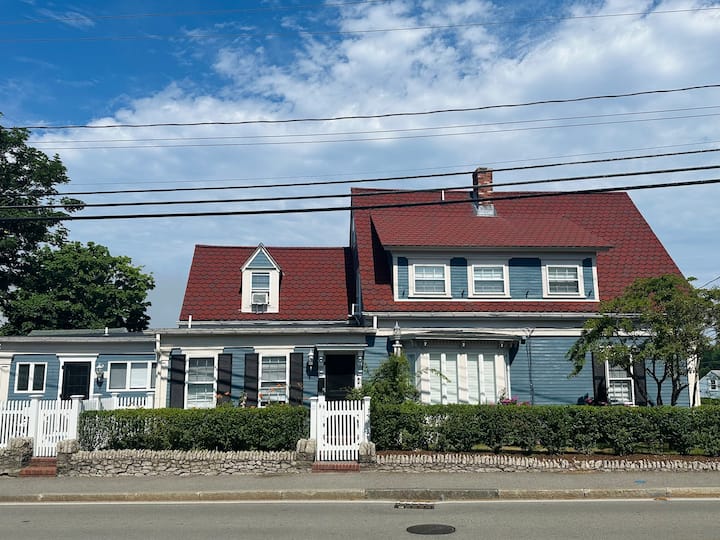 Historic 4 Bedroom/5 Bath In The Center Of Town - Provincetown, MA