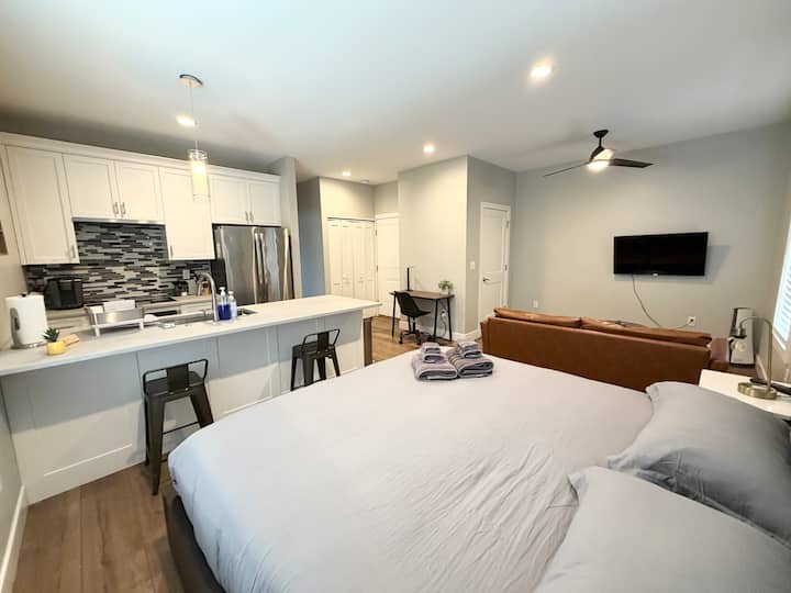 Modern Studio Apartment In Heart Of Cwe - St. Louis, MO