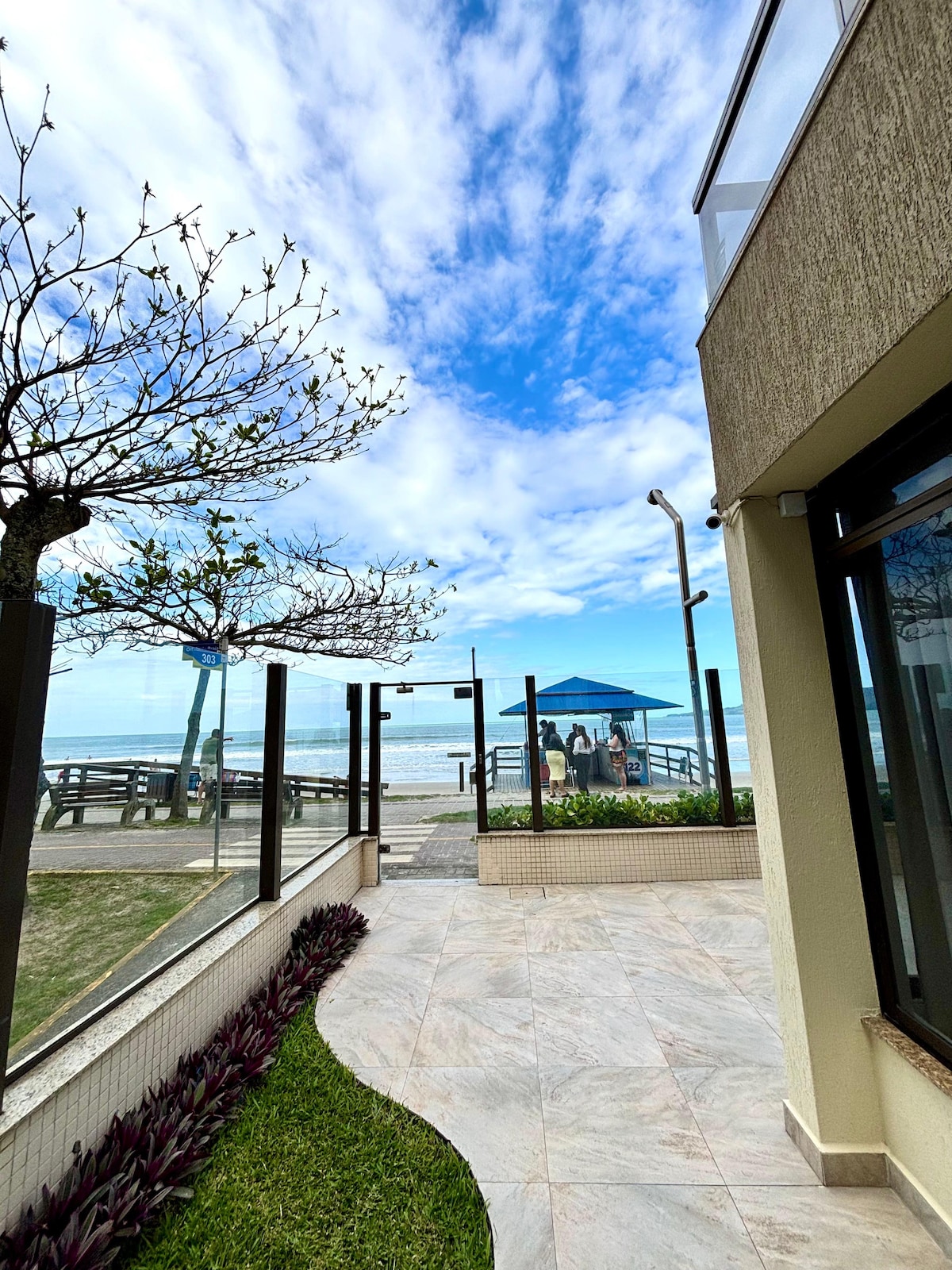 Beira Mar: exit the building directly on the waterfront, apt. p 6 - Airbnb