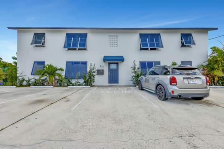 2/1 Apt On Blue Heron, Near Beach/port, Stadiums - Palm Beach Gardens, FL