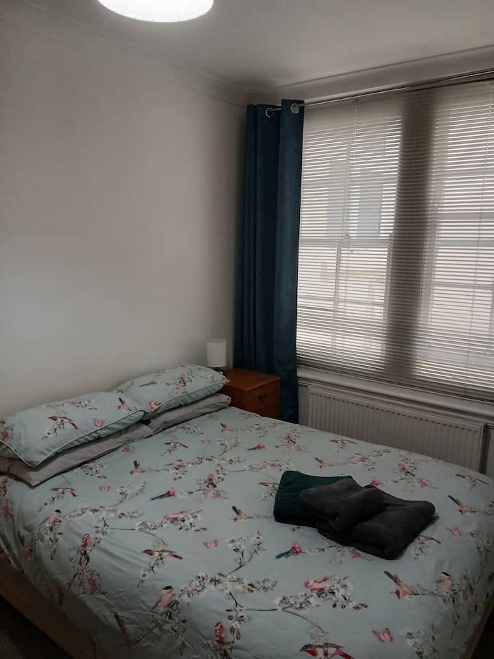 Lovely 1-bedroom Flat Within Minutes From The Beach! - Bexhill