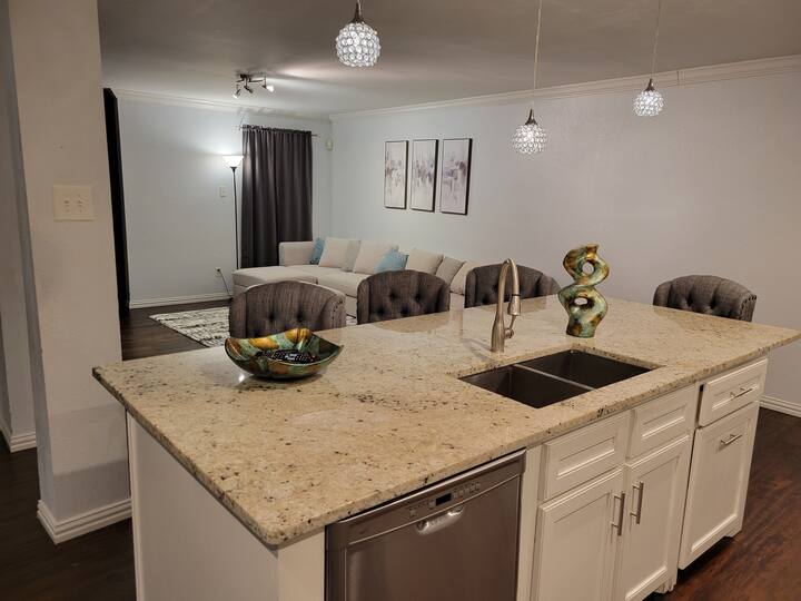 Centrally Located 3 Bedroom 2.5 Bathroom House - Plano, TX