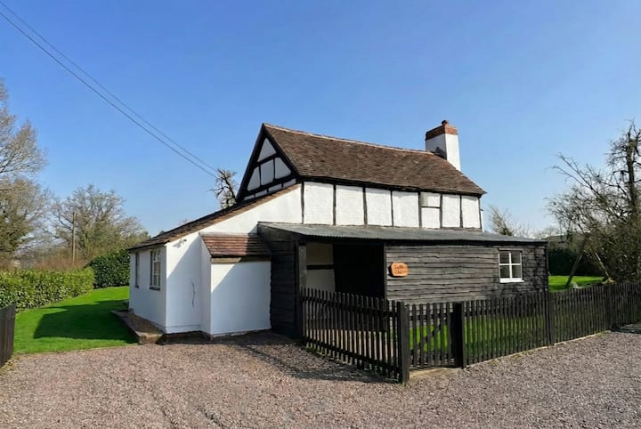 Cosy 3 Bed Cottage Large Garden And Hot Tub - Ledbury