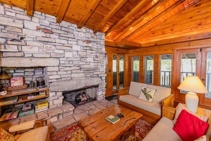 Drummond Island Resort 2 Bdr Sparky Anderson Cabin - Drummond, MI