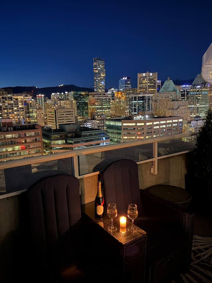Penthouse W/ Balcony • Skyline & Sunset Views - Vancouver