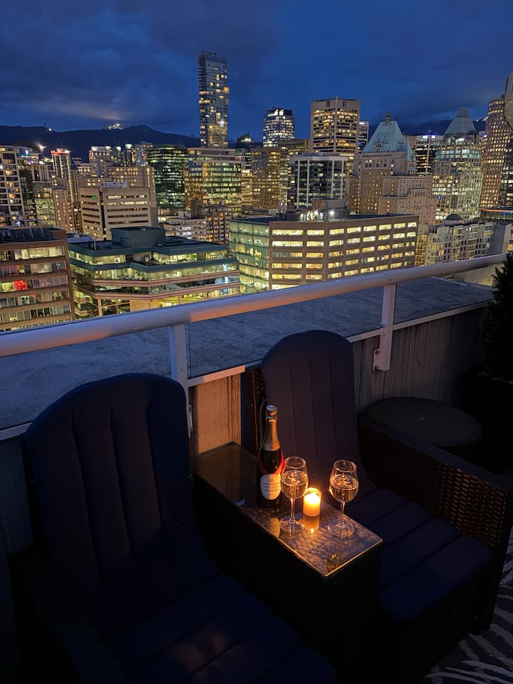 Penthouse W/ Balcony • Skyline & Sunset Views - Vancouver