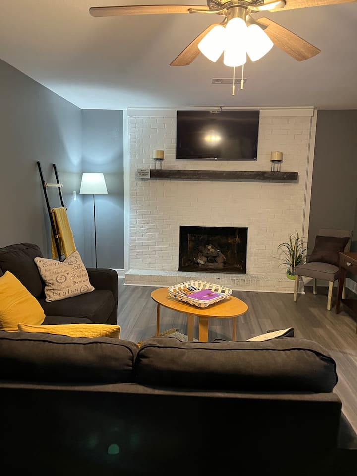 Spacious 3 Bedroom House In Quiet Neighborhood. - Mobile, AL