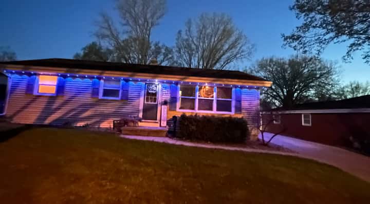 1 Mile From Lambeau. Updated Home For The Family - Green Bay, WI
