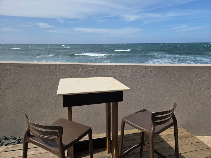 Ocean Cave For Couples, Dorado- Kikita Beach Apt. - Dorado