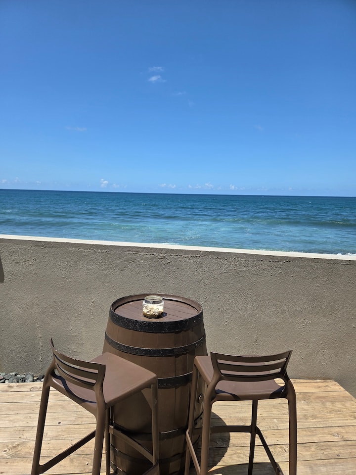 Ocean Cave For Couples, Dorado- Kikita Beach Apt. - Dorado