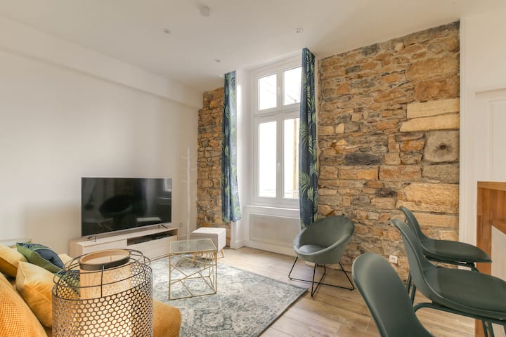 Appartement Rénové Et Calme – Lyon Presqu’île - Lione
