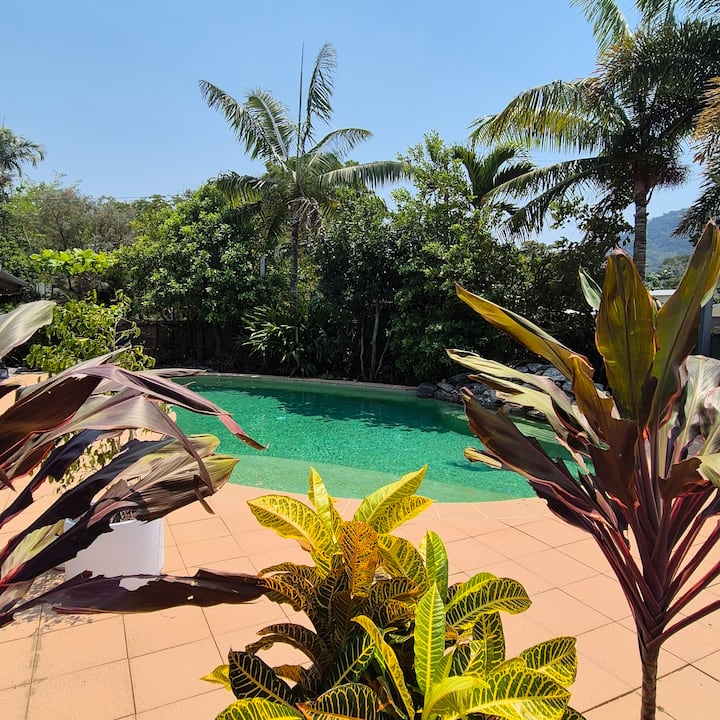 Self Contained Studio With Pool And Nearby Beach - Trinity Beach