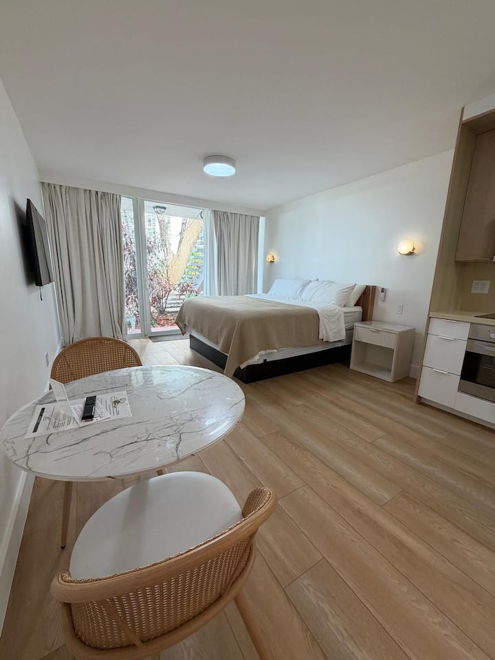 No Smoking King - Fort Lauderdale