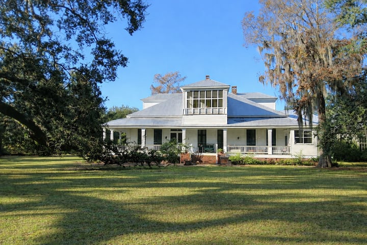 Haven On The Teche | Sleeps 10–12 | Near Franklin - Cypress Bayou Casino Hotel