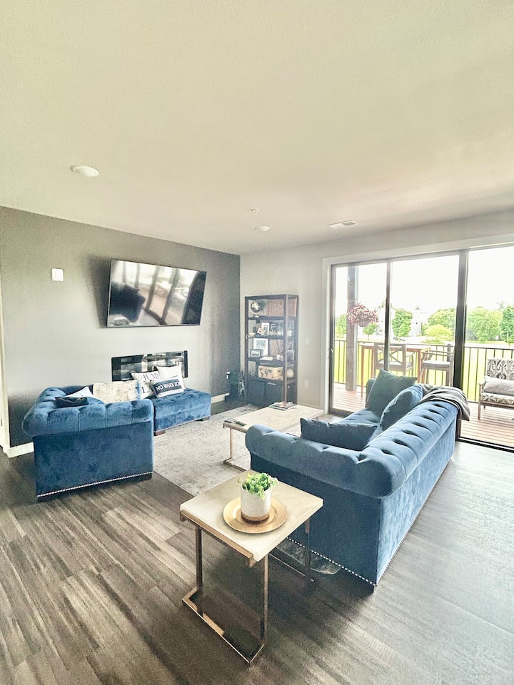 Modern 2 Bedroom Condo With Lake Michigan View - Sheboygan, WI
