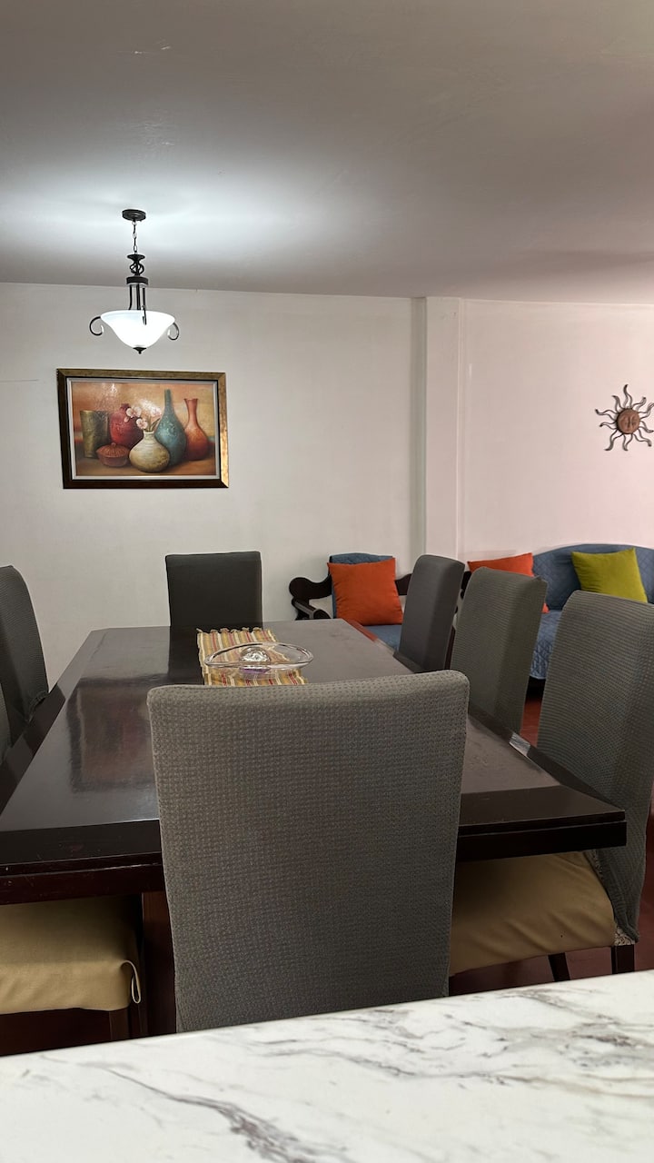 Casa En Centro Histórico Zona 1/ Hasta 22 Personas - Guatemala City
