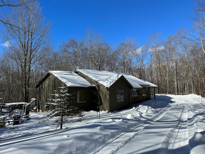 Cozy Mountain Retreat | Hot Tub, Skiing, Fireplace - Canaan Valley, WV