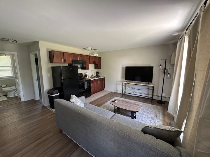 Cute Private One Bedroom In Royal Oak! 4010 - Bloomfield Hills, MI