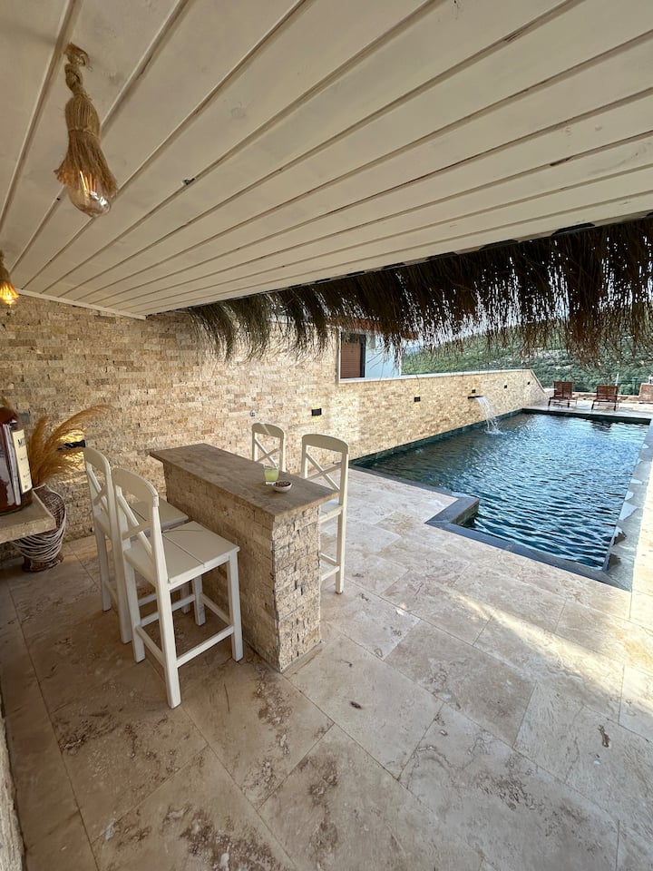 Di̇di̇m Deniz Ve Orman Manzaralı Havuzlu Villa - Akbük