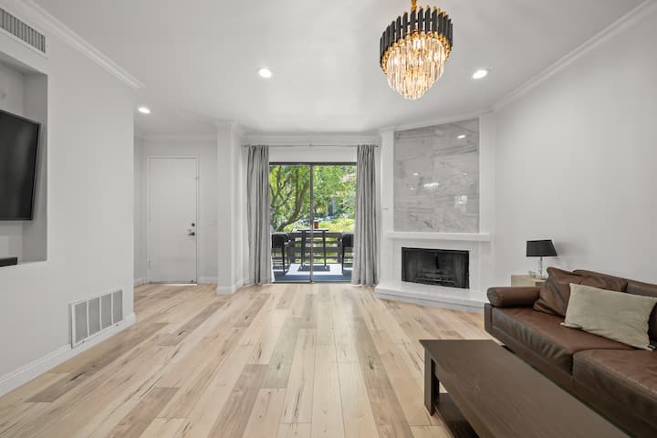 Prime Location Townhome With View Of Nature&creek - Los Angeles