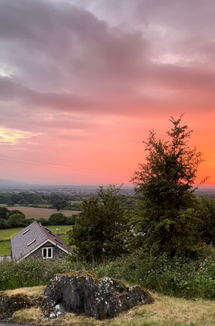 Mountain & Sea Views + Epic Sunsets | Barn - Talacre Beach