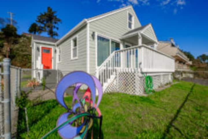 Brand New Remodeled 5 Bedrooms Home On The Pier - Newport, OR