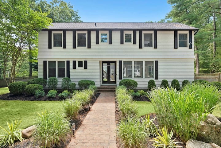 Peaceful East Hampton Home, Close To Beach & Town - East Hampton, NY