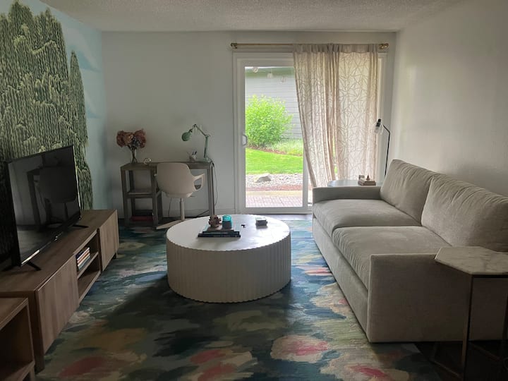 Cedar Hills 2 Bedroom With Nature-inspired Decor - Portland, OR