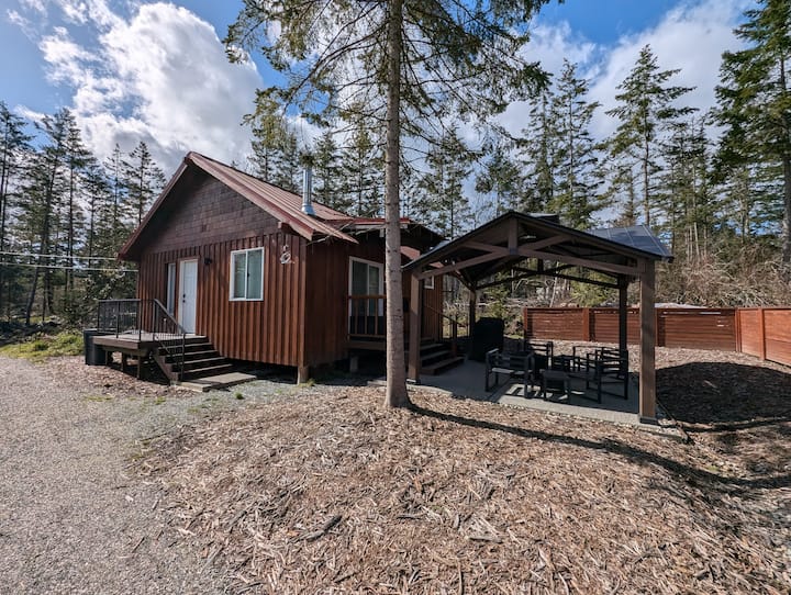 Cozy Cabin On Camano Island - Whidbey Island, WA