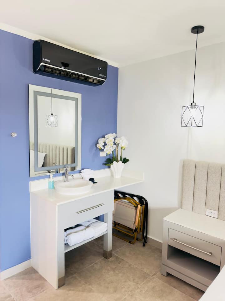 Bushiri's Long Life Std9 W/kingbed & Balcony - Aruba