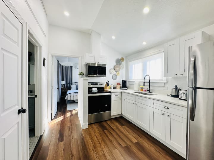 Lovely 1 Bedroom Rental & Patio, Close To Beach - Clearwater, FL