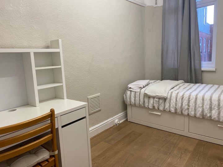 Greater London Room1 In Incredible Location - Croydon, UK
