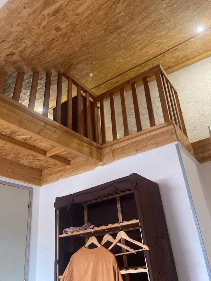 Serein ! Dans Une Impasse Du Vieux St-florentin ! - Saint-Florentin