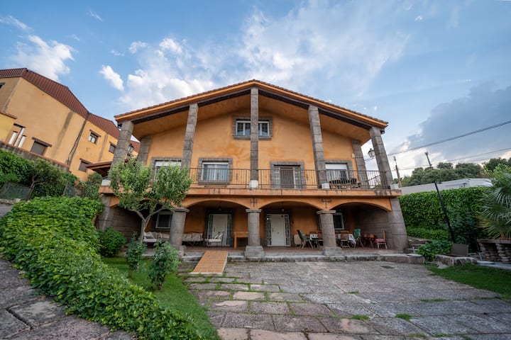 Casa Aurora By Ben-car Grupos Y Eventos - Navaluenga