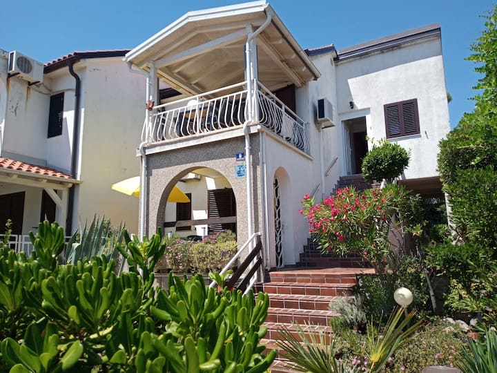 Potpuno Odvojen Apartman. - Krk