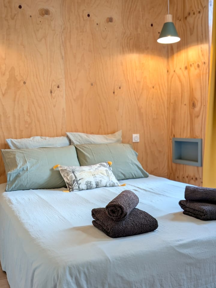 Patio Paisible & Ensoleillé, à 2 Pas Du Centre - Fougères