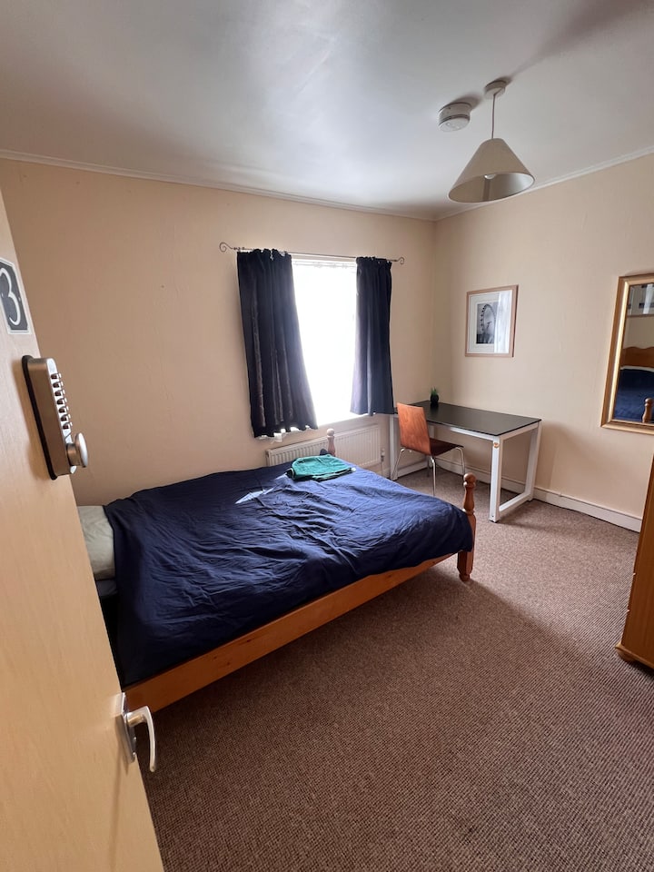 Double Room In 3 Bedroom Shared House Near Centre - Warrington