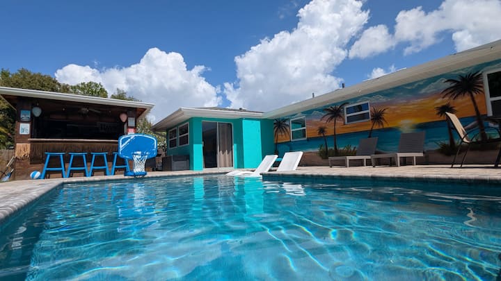 Backyard Oasis, Heated Pool Tiki Bar Near Img - Longboat Key, FL