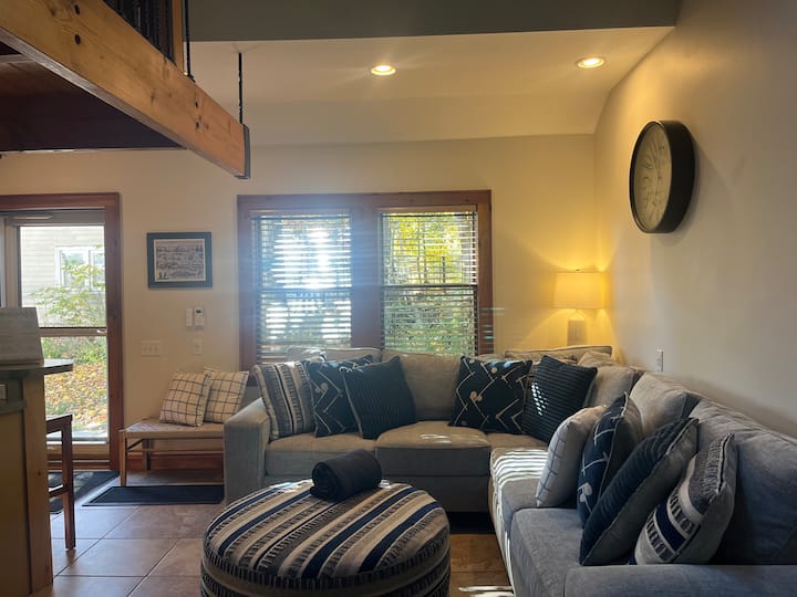 Cozy Loft-2 Miles To Gore Mt! Walk To Rest & Bars! - Gore Mountain, NY