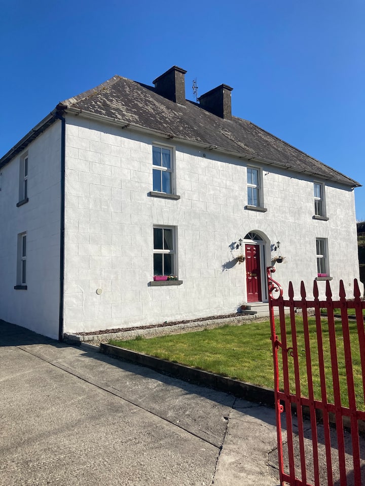 Beautiful Countryside Getaway - Period Farm House - Nenagh