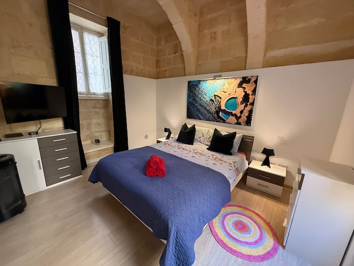 Town House + Garage - Superb St Julians +Free Taxi - Malta