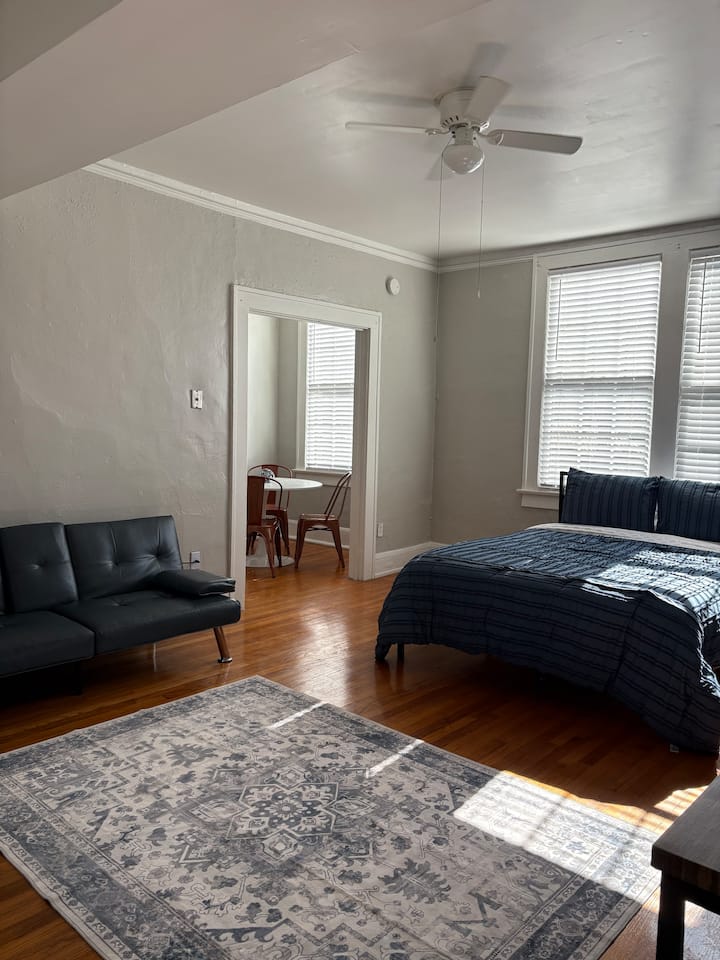 Stylish Riverside Studio! Park & Walk Everywhere! - Jacksonville, FL