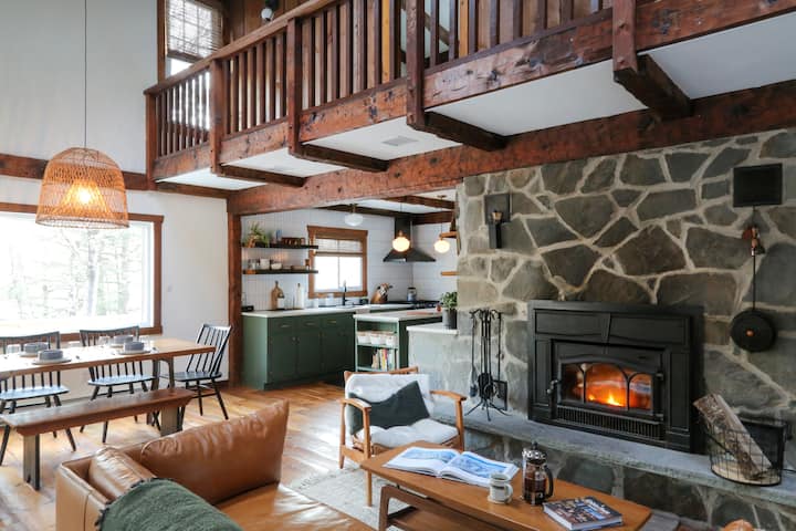 Creekside Cabin: Hot Tub, Fire Pit, Pet Friendly - Phoenicia, NY