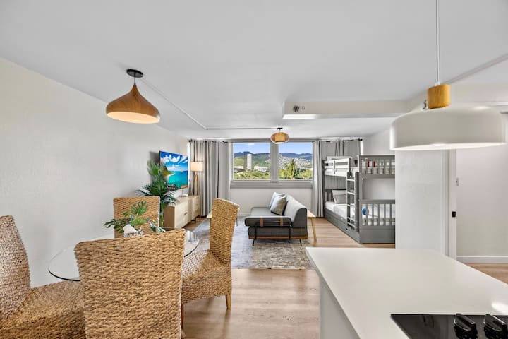 Tropical Island Family 1br Condo-central Waikiki - Honolulu