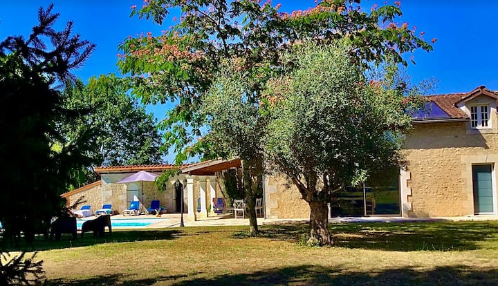 Maison De Campagne Avec Piscine (1 Chambre) - France