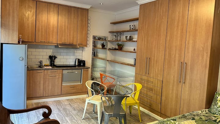 Modern, Fully Equipped Studio Apartment - Stellenbosch