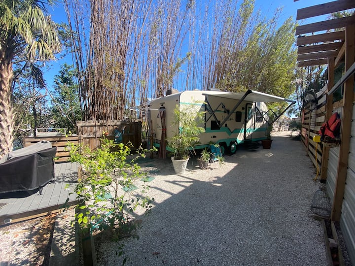 Waterfront Tiny In St Petersburg - The ‘V’ - St. Petersburg, FL