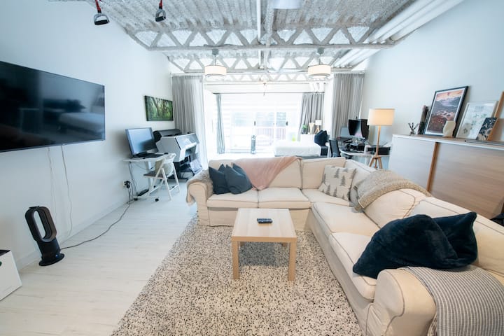 Entire Loft ❱ Mount Pleasant - British Columbia